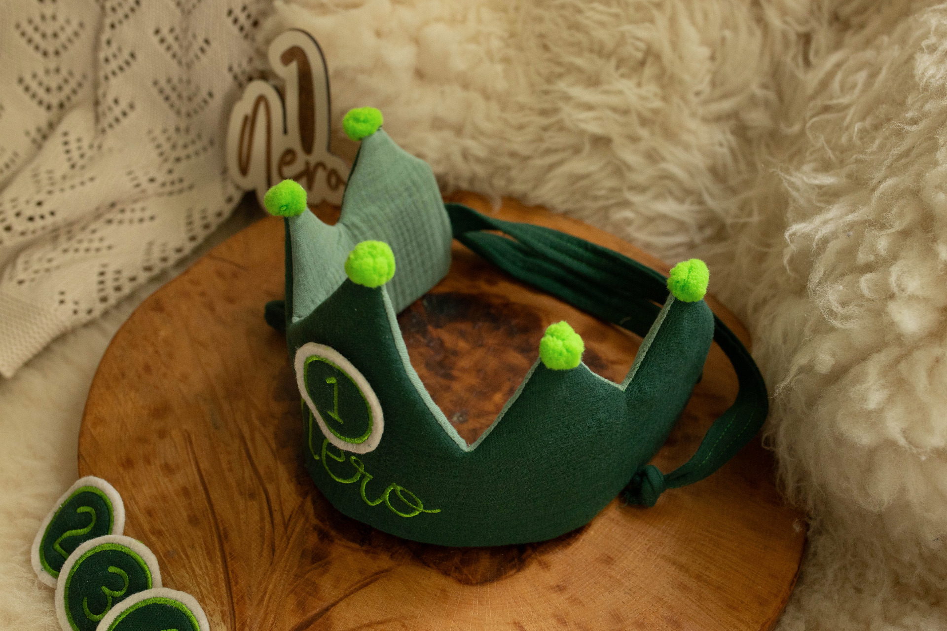 Couronne d'Anniversaire Enfant en double gaz verte et sauge :: Mamala.fr